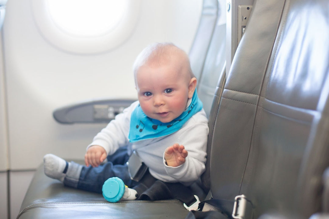 Viajar con bebés en avión: tips para un vuelo tranquilo – Be happy Be Green